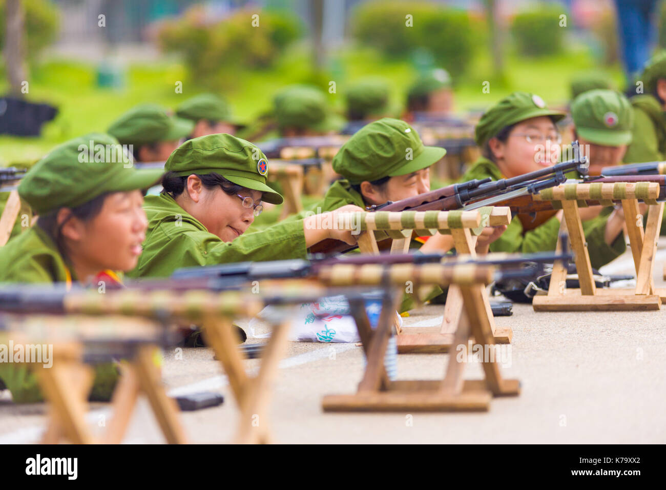 Female soldiers china hi-res stock photography and images - Alamy