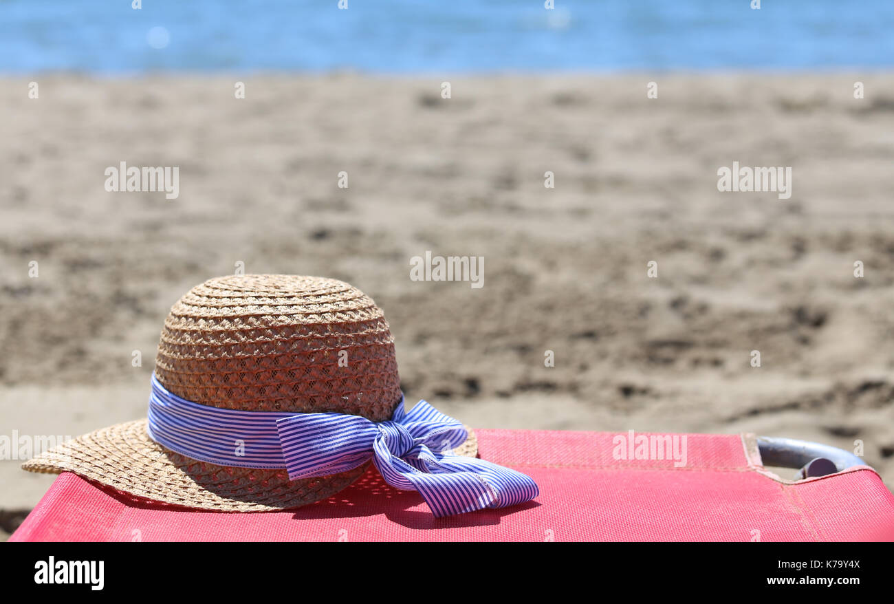 straw hat on the beach in summer Stock Photo - Alamy