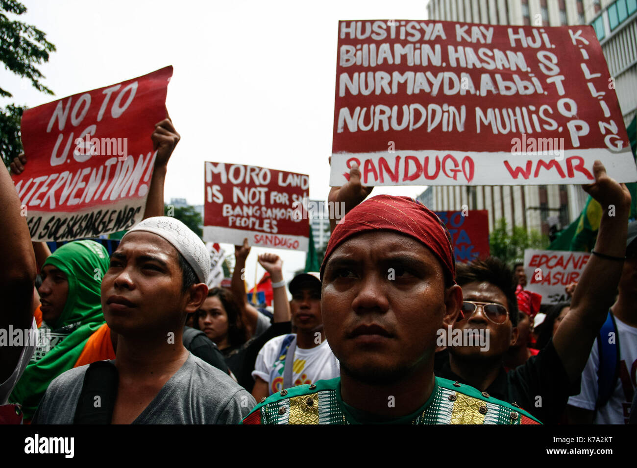 Manila, Philippines. 15th Sep, 2017. Protesters chant slogans as they ...
