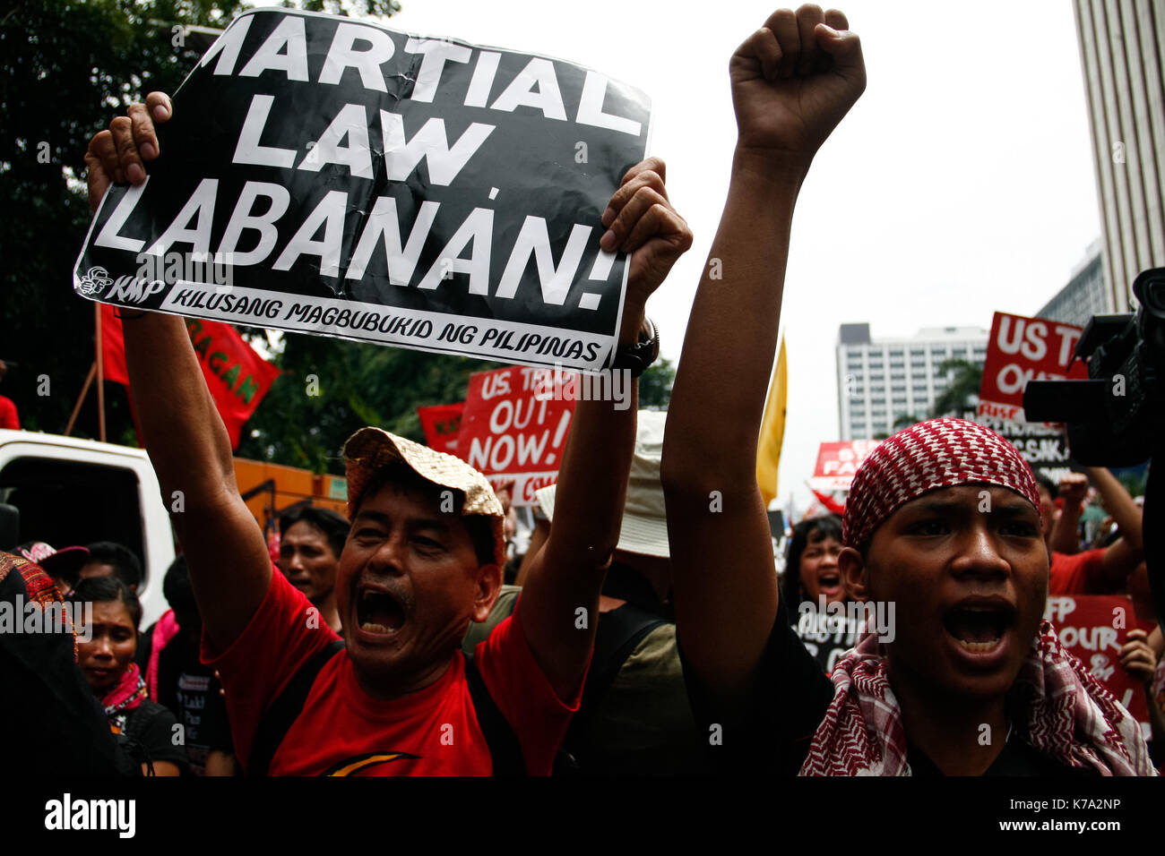 Manila, Philippines. 15th Sep, 2017. Protesters chant slogans as they ...