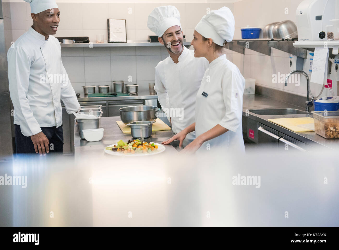 Kitchen teamwork hi-res stock photography and images - Alamy