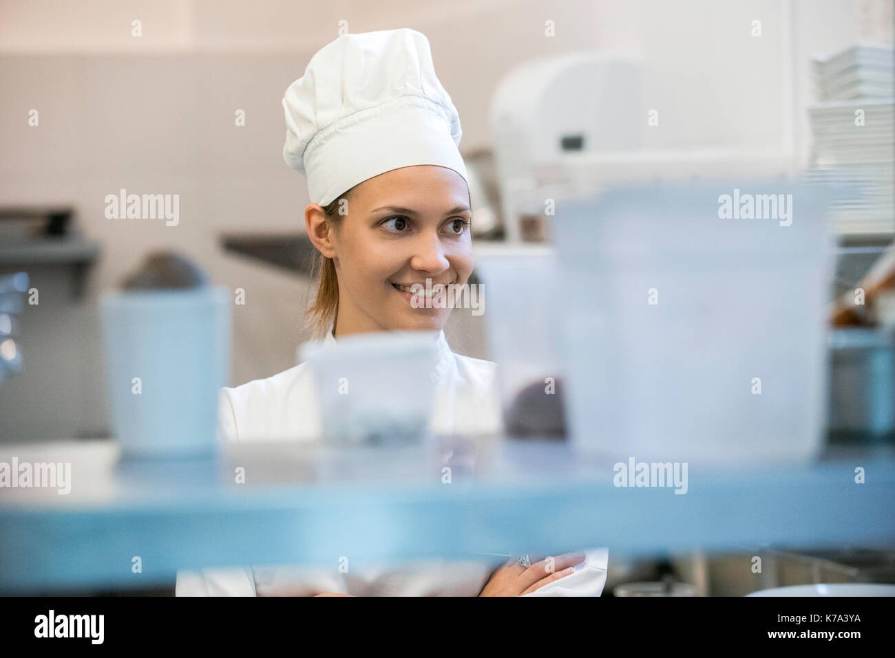 Female restaurant kitchen employee hi-res stock photography and images ...