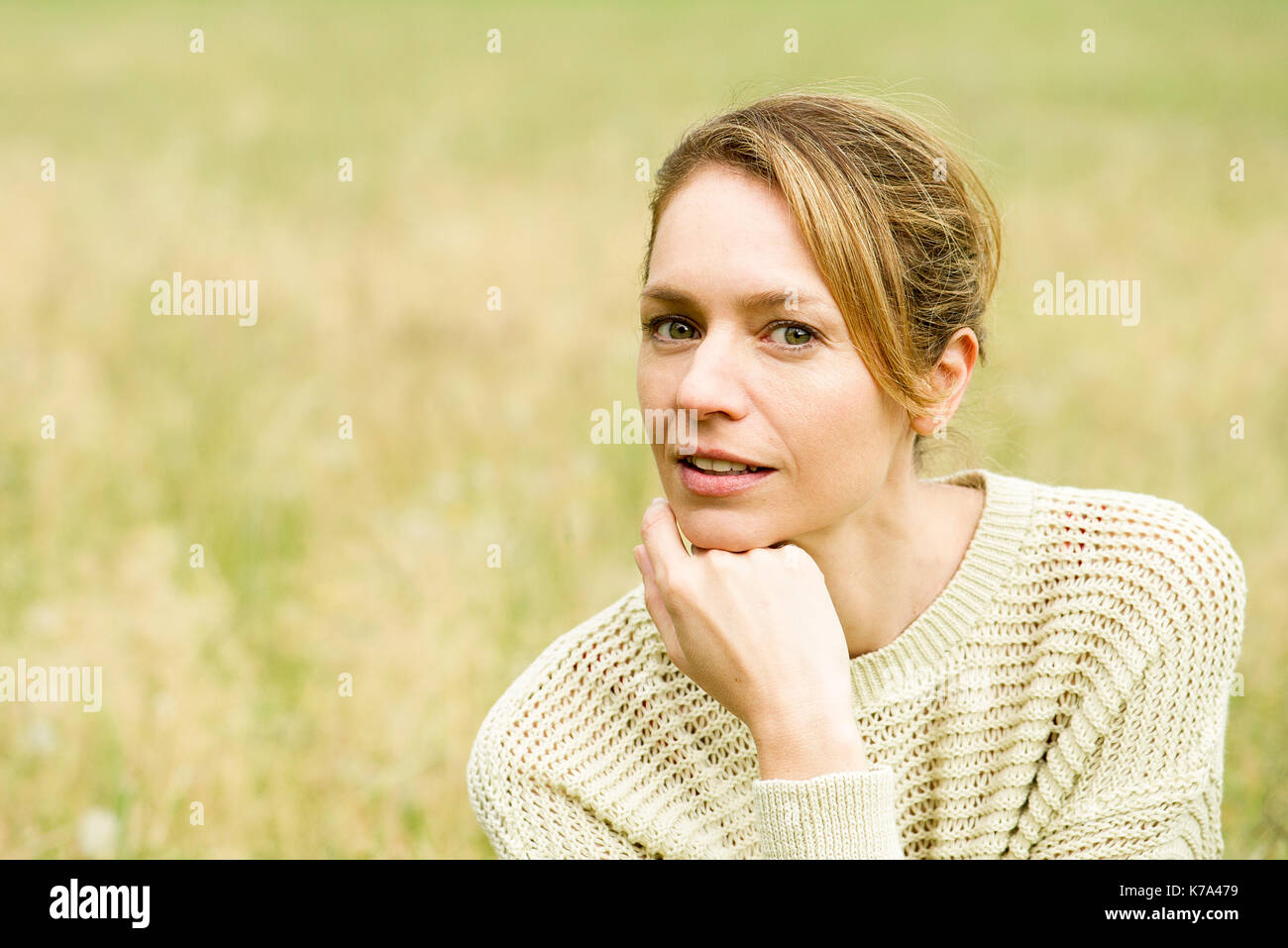 Knowing looks hi-res stock photography and images - Alamy