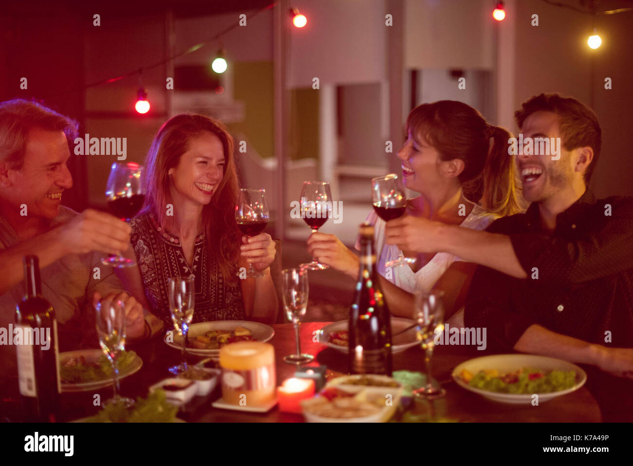 People having dinner together hi-res stock photography and images - Alamy