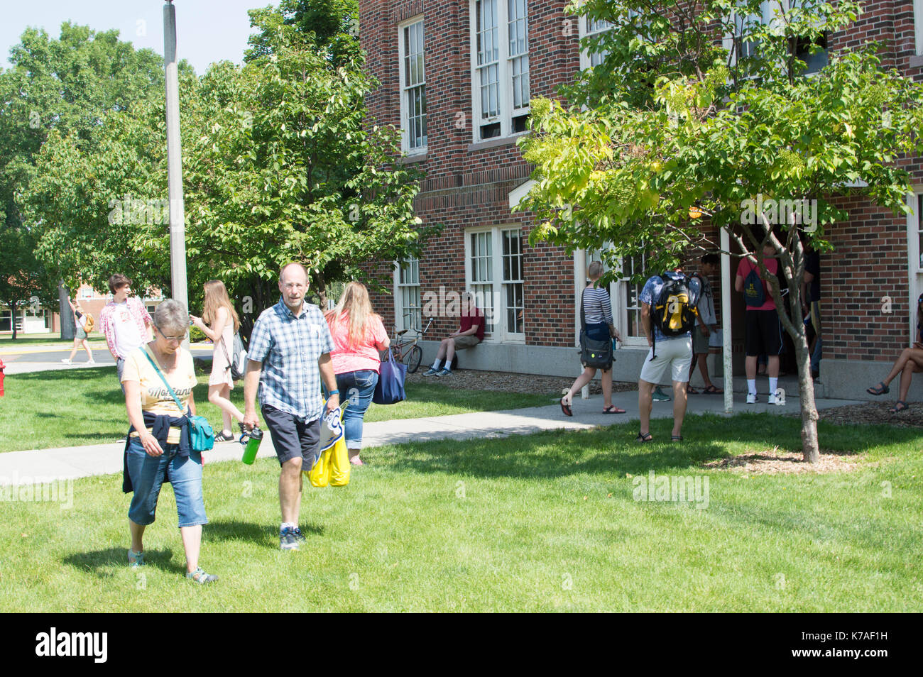 Students usa university campus montana hi-res stock photography and ...