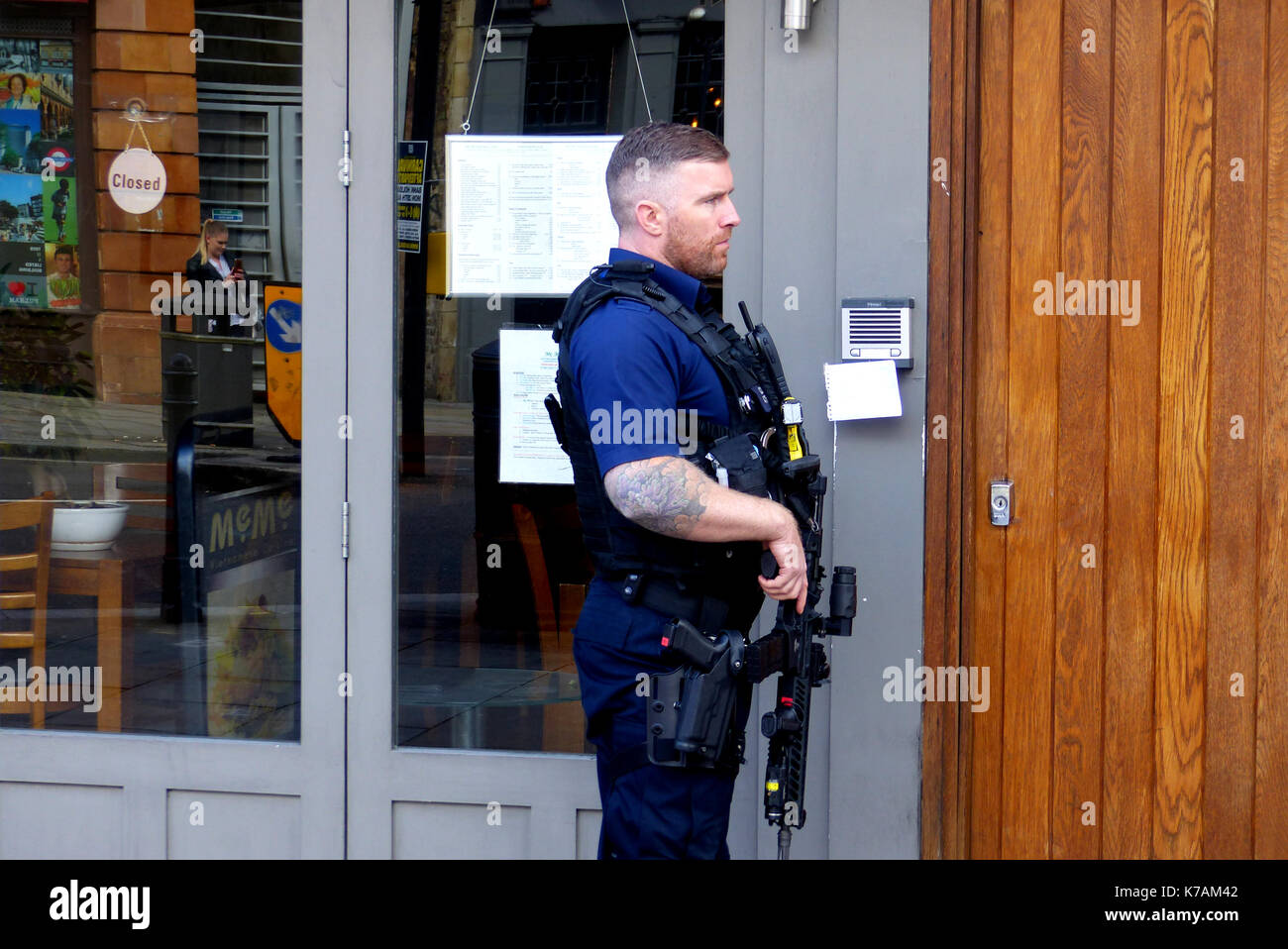 London. UK. 15th Sep, 2017. Armed anti-terror police search a disused ...