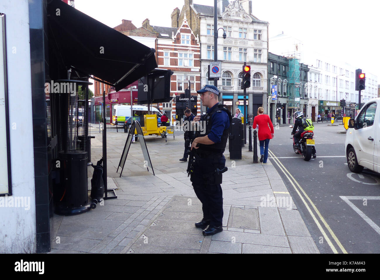 London. UK. 15th Sep, 2017. Armed anti-terror police search a disused ...