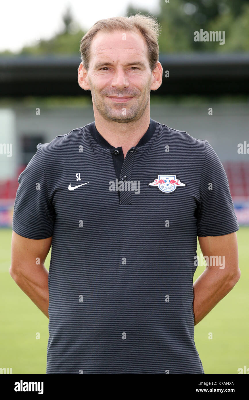HANDOUT - German Bundesliga, official photocall RB Leipzig for season ...