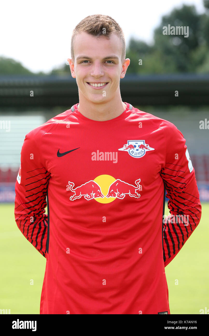 HANDOUT - German Bundesliga, official photocall RB Leipzig for season ...