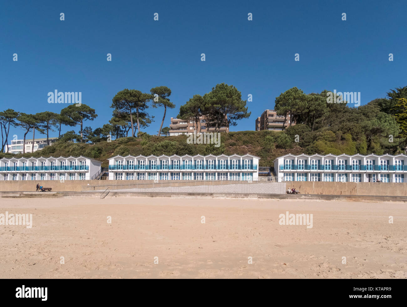 Beach huts canford poole hi-res stock photography and images - Alamy