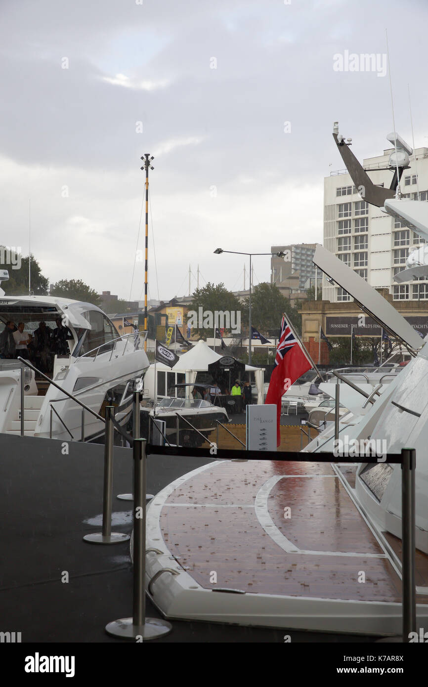 Southampton, UK. 15th Sep, 2017. UK Weather. Heavy rainfall at the ...