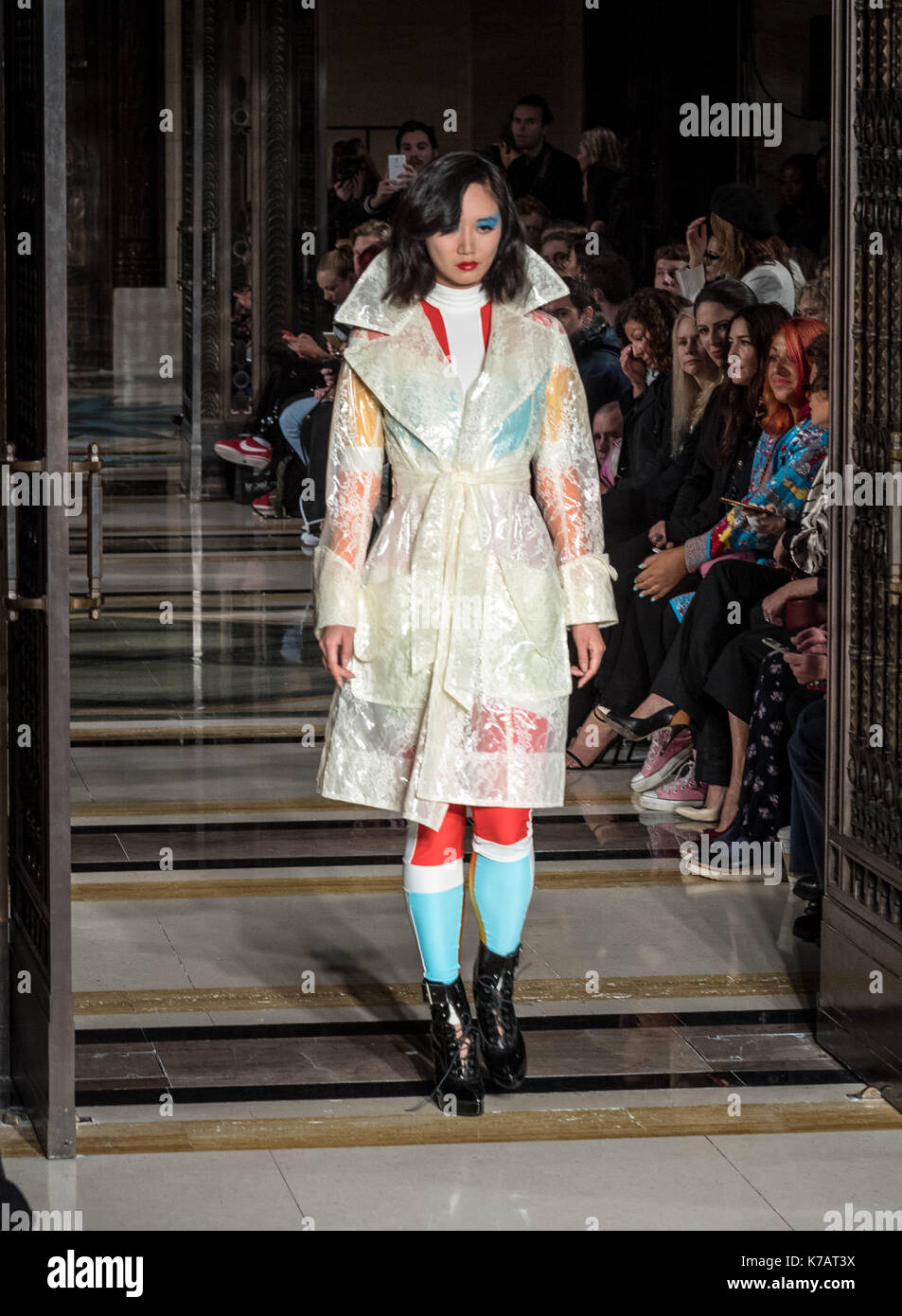 Fashion catwalk london hi-res stock photography and images - Alamy
