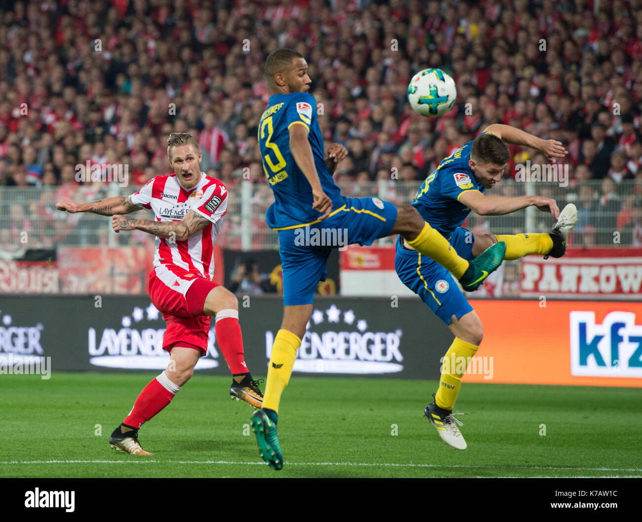 Berlin, Germany. 15th Sep, 2017. Braunschweig's Louis Samson (C) and ...