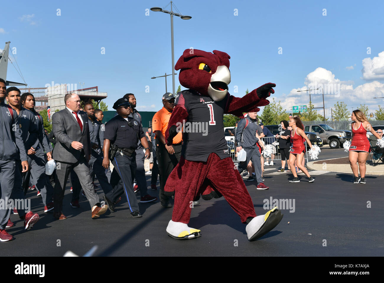 Philadelphia, Pennsylvania, USA. 15th Sep, 2017. Temple Owls mascot ...