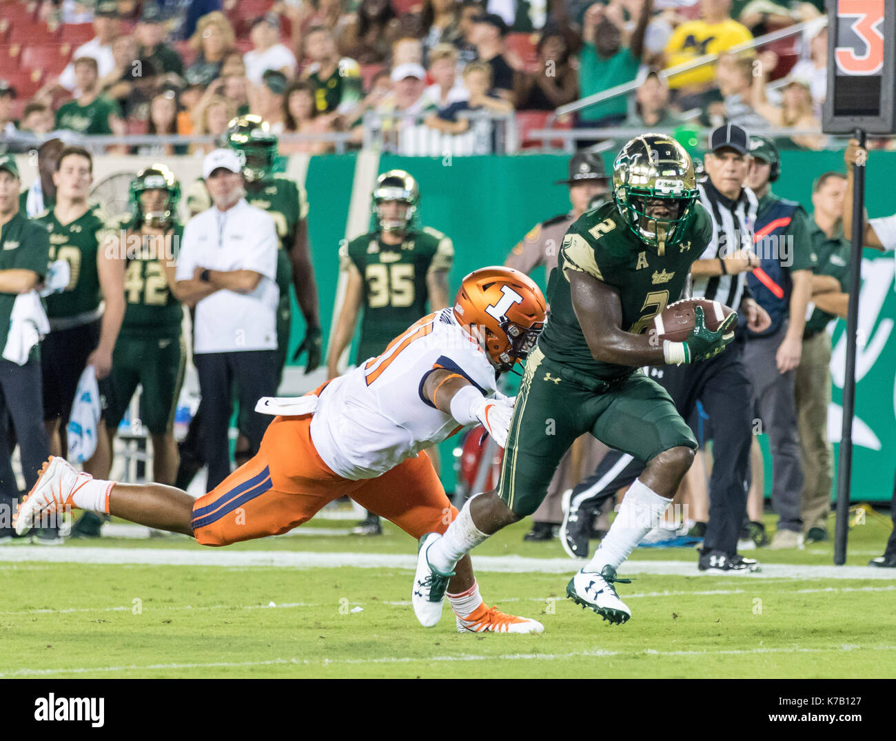 Tampa, Florida, USA. 15th Sep, 2017. South Florida Bulls running back D ...
