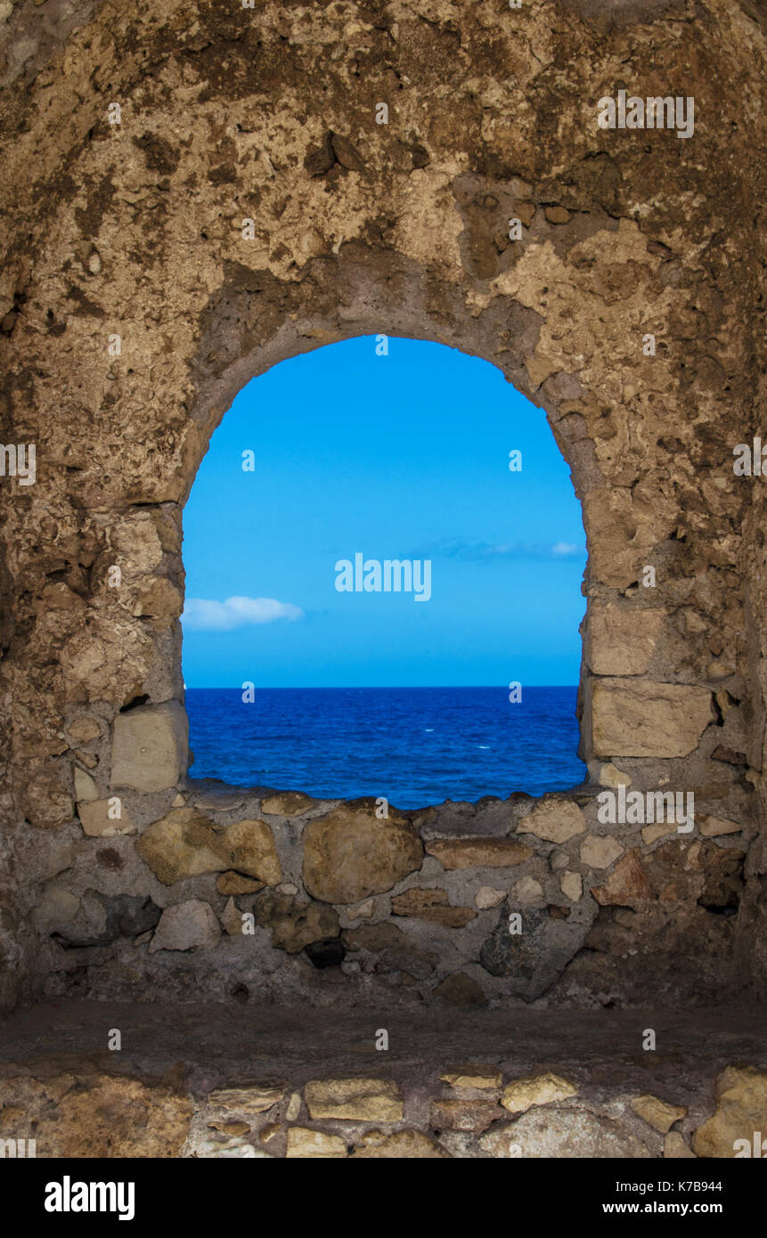 Blue sky through window hi-res stock photography and images - Alamy