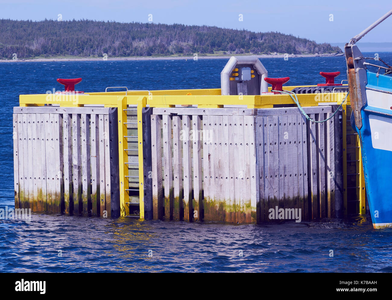 Mooring point with rope hi-res stock photography and images - Alamy