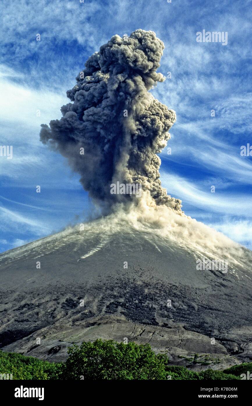 Karymsky volcano Kamchatka active volcano Stock Photo - Alamy