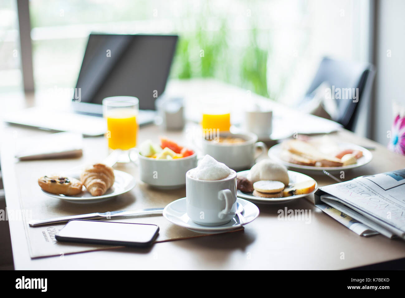 Cafe breakfast hi-res stock photography and images - Alamy