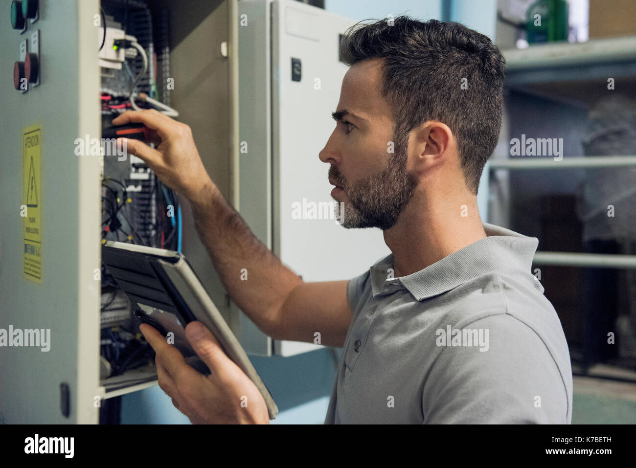 Electrician verification hi-res stock photography and images - Alamy