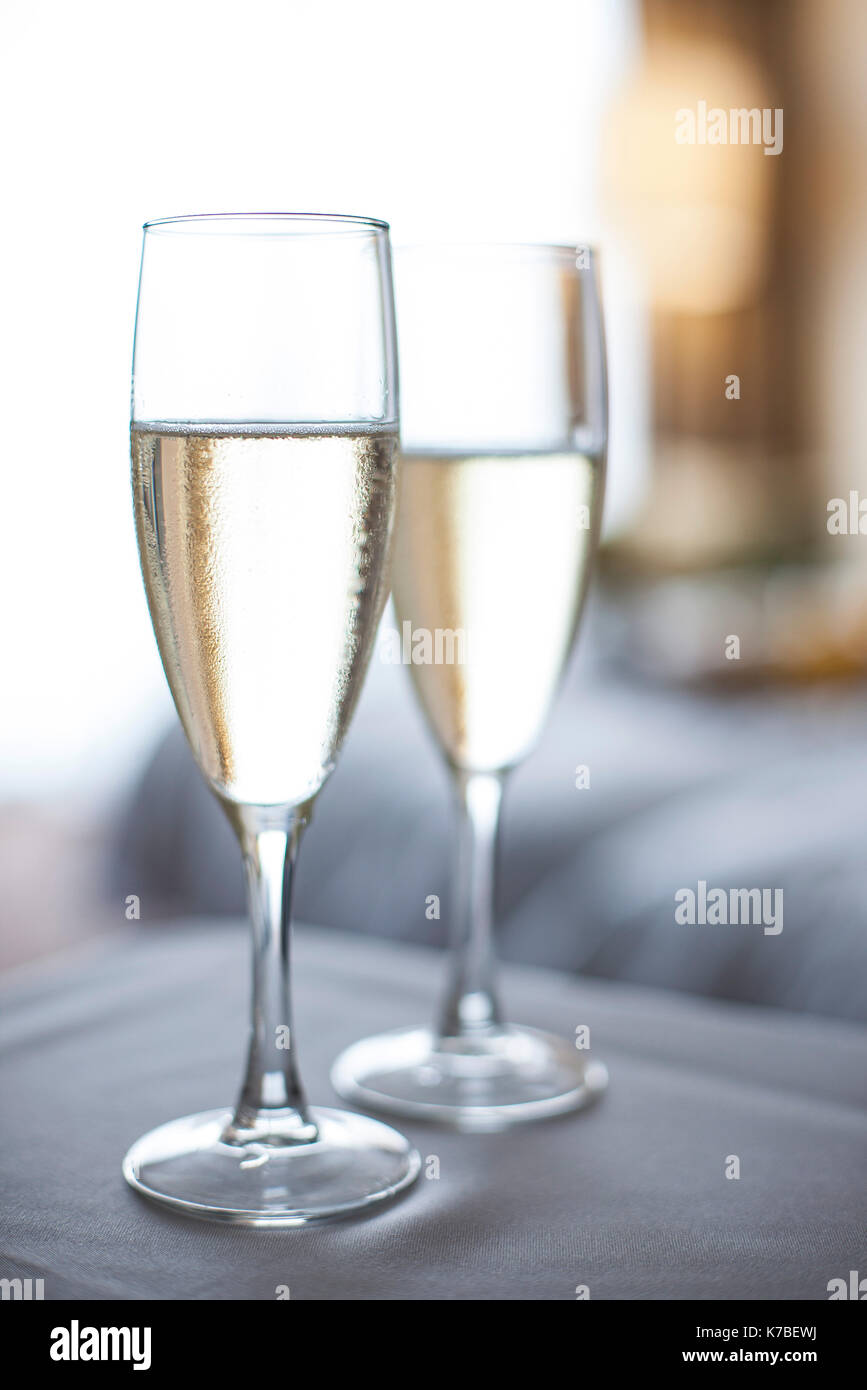Champagne in champange flutes Stock Photo - Alamy
