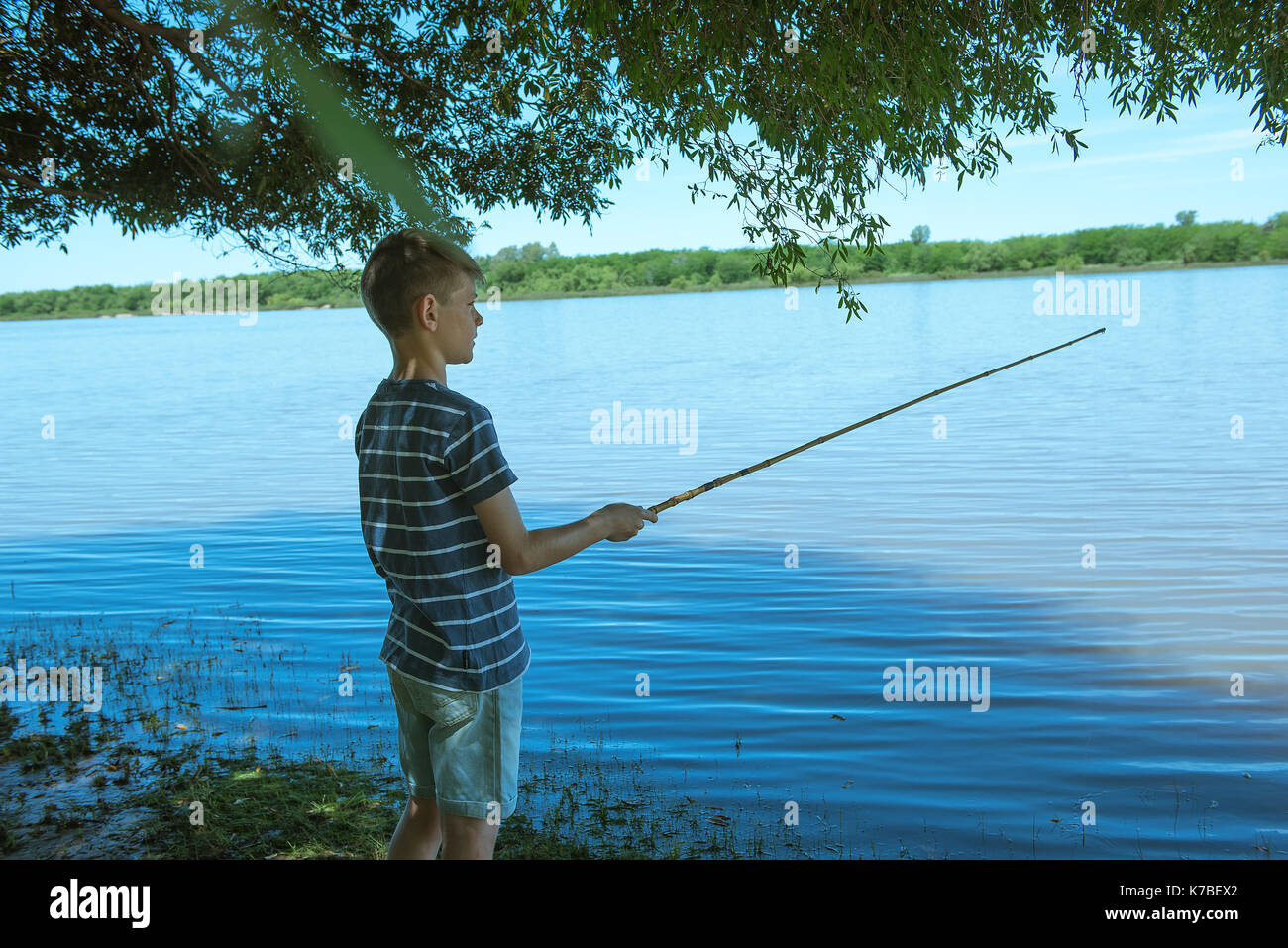 Boy at lakes edge hi-res stock photography and images - Alamy
