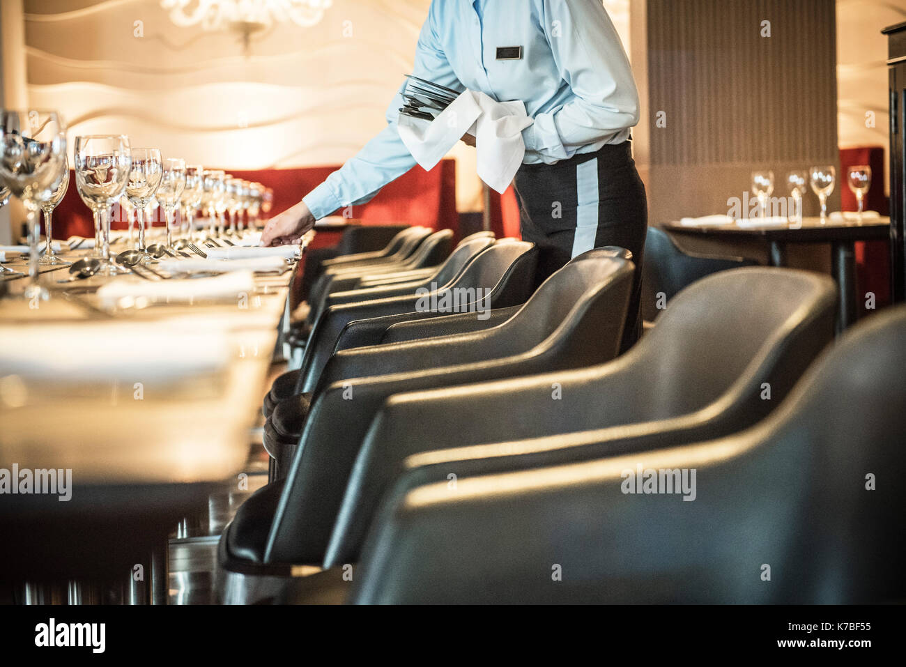 Young women setting table hi-res stock photography and images - Alamy