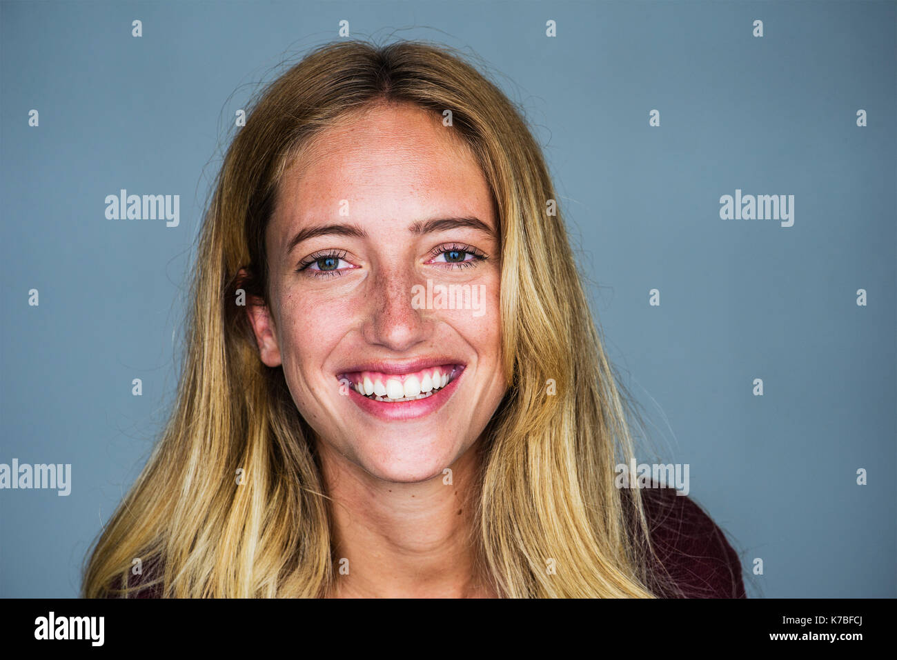 Woman laughing cheerfully portrait hi-res stock photography and images ...