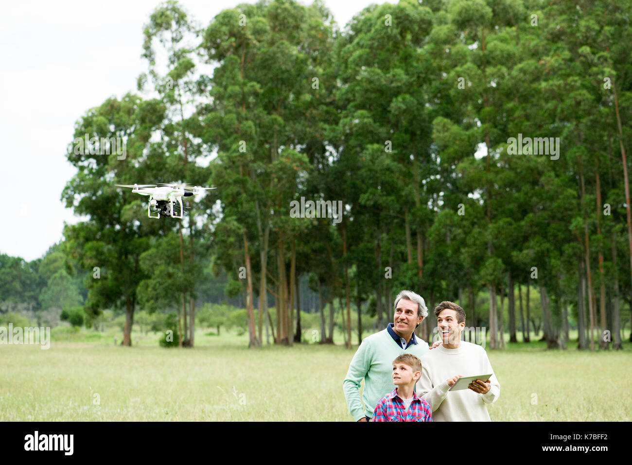 Grandfather father son in park hi-res stock photography and images - Alamy