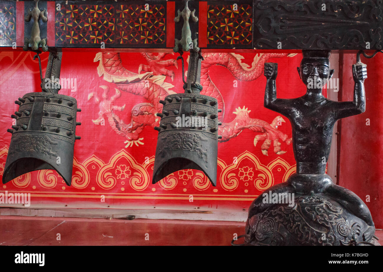 Chimes instruments hi-res stock photography and images - Alamy