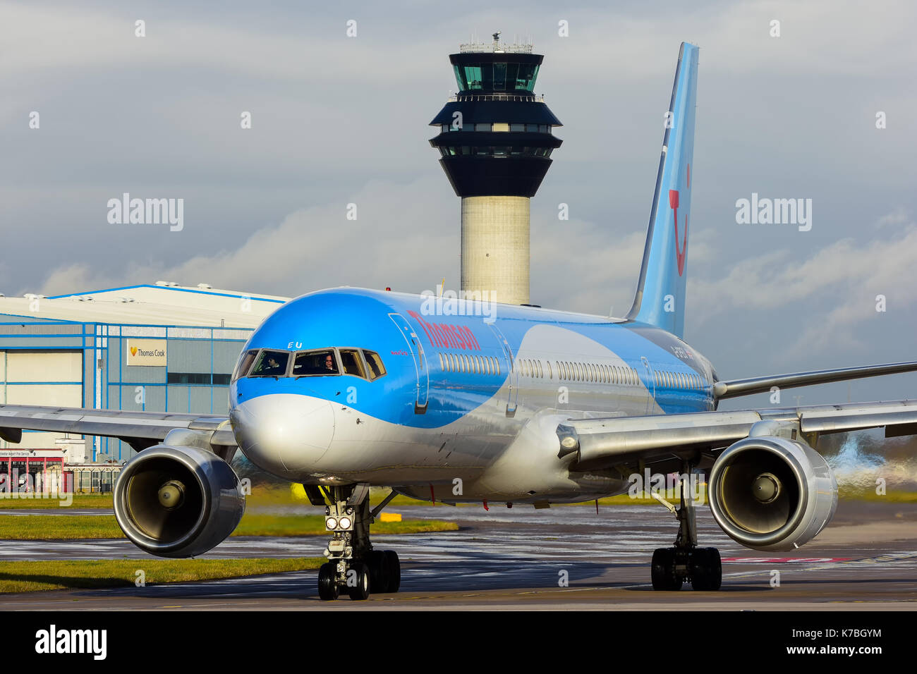 Boeing 757 jet aircraft nose hi-res stock photography and images - Alamy