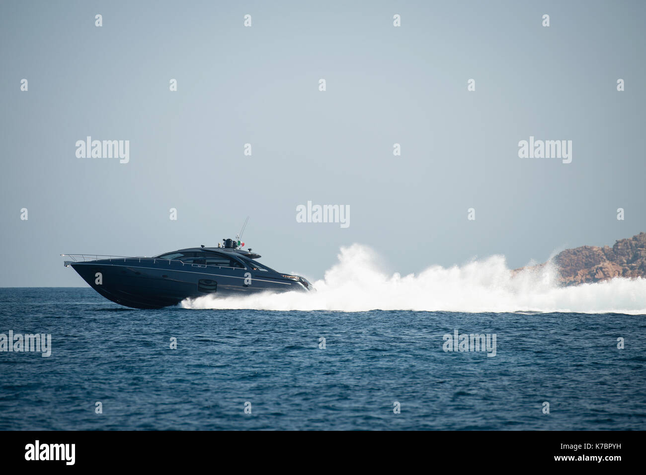 Fast powerful speedboat hi-res stock photography and images - Alamy