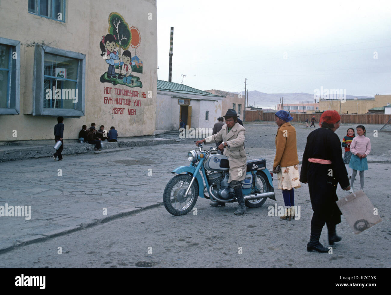 Mongolians in Gobi-Altai town, Gobi-Altai Province, Gobi Desert ...