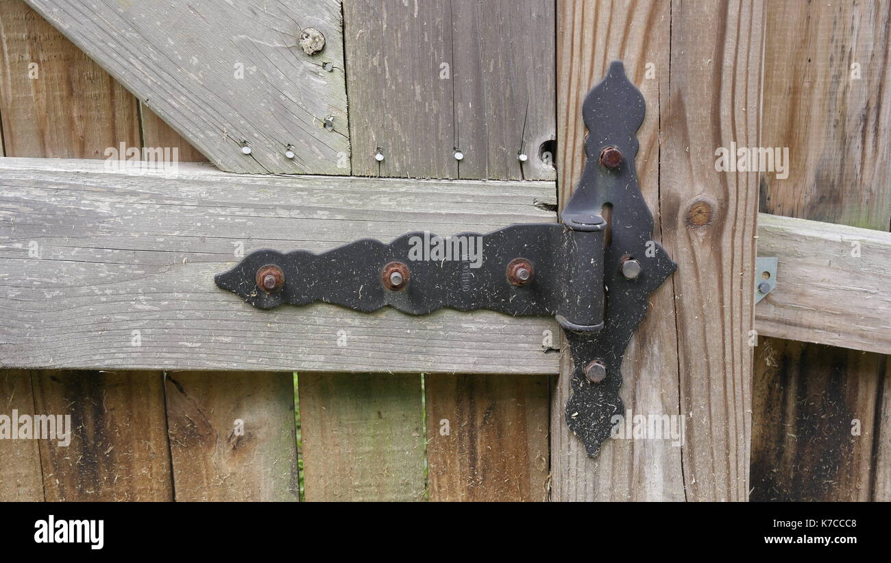 Wooden Gate Hinge Stock Photo - Alamy
