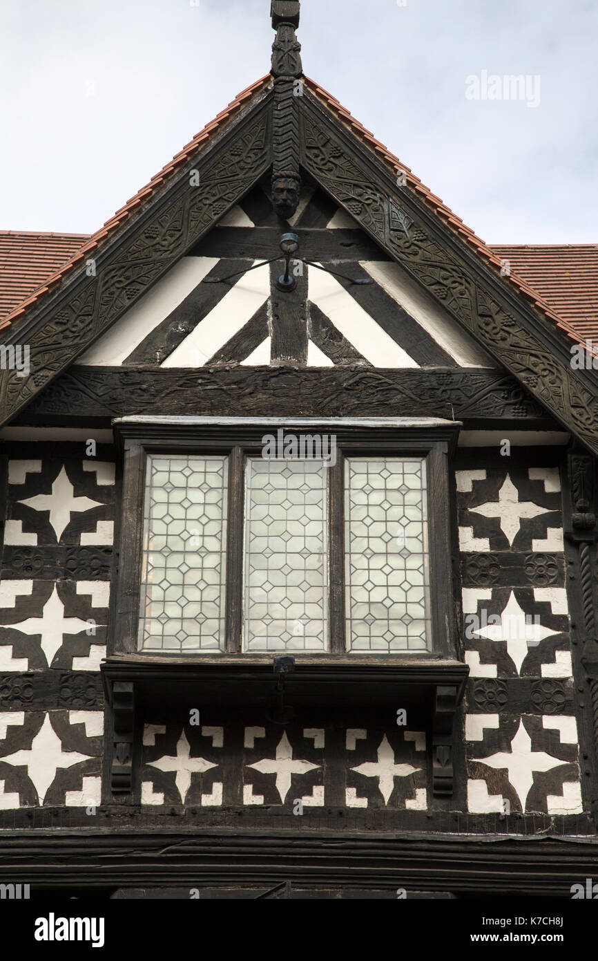 Tudor house facade hi-res stock photography and images - Alamy