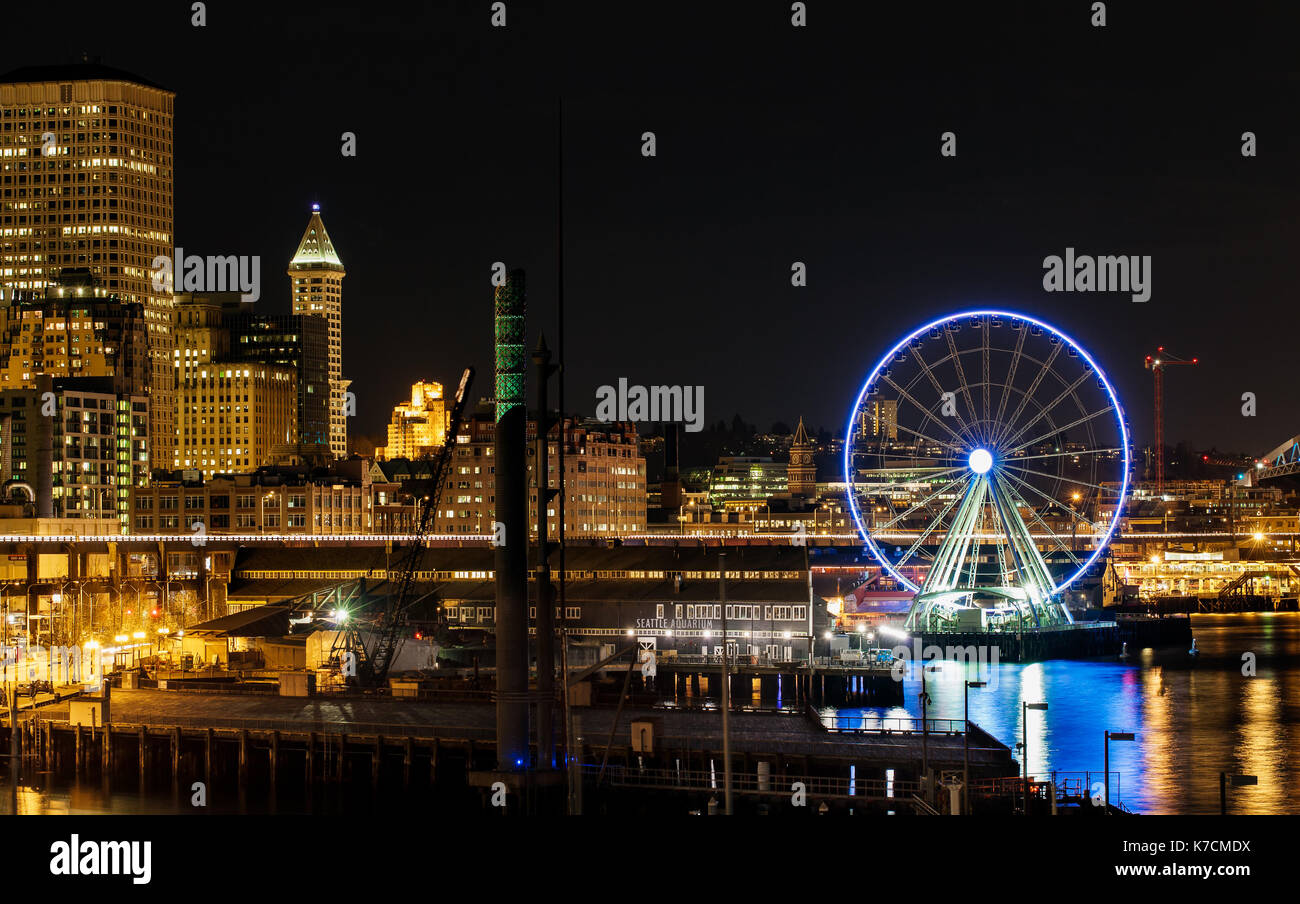 Seattle waterfront illuminated at night Stock Photo - Alamy