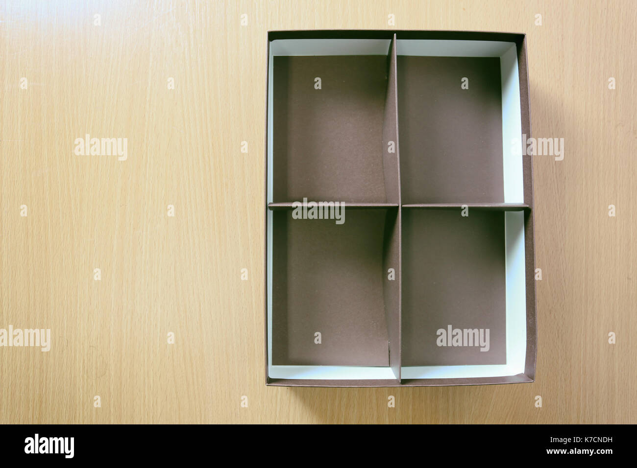 Empty paper box placed on a brown wooden floor Stock Photo - Alamy