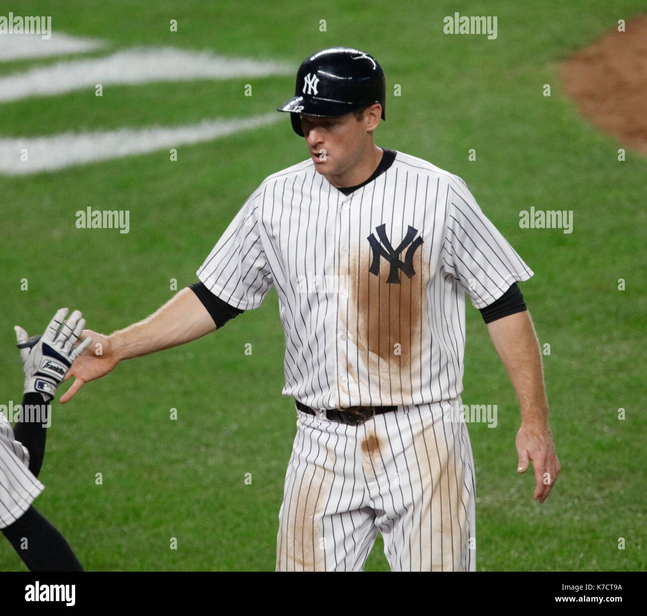 The New York Yankees take on the New York Mets during game 2 of the ...