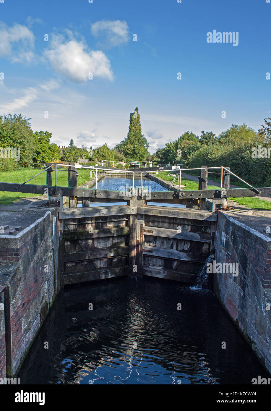 Canal lock chamber hi-res stock photography and images - Alamy
