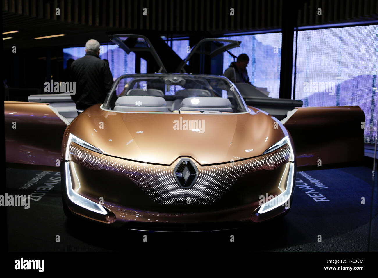 The French Car Manufacturer Renault Presents The Renault SYMBIOZ the-french-car-manufacturer-renault-presents-the-renault-symbioz