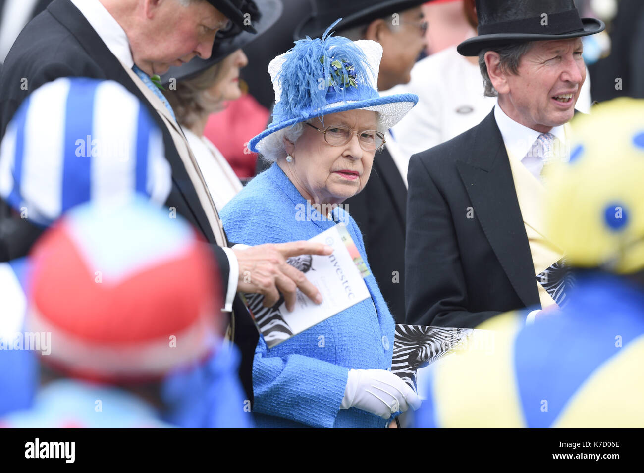 Queen elizabeth ii angry hi-res stock photography and images - Alamy