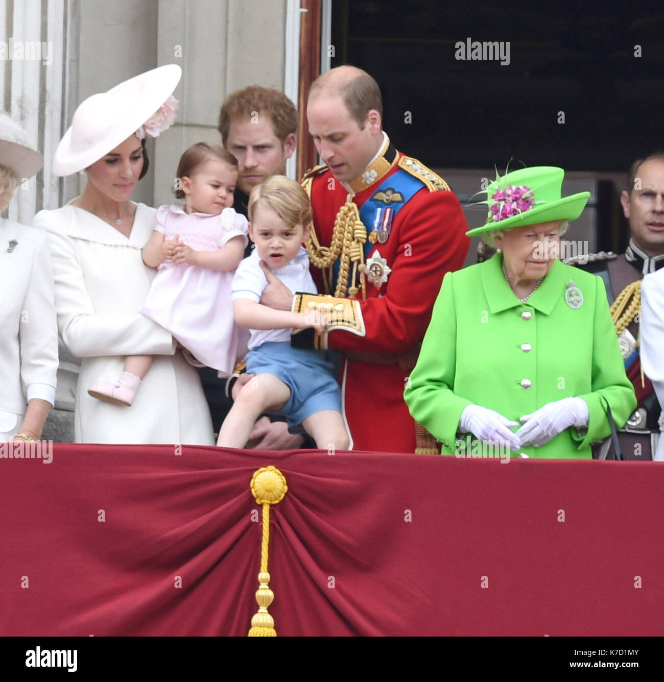 Queen elizabeth 90th birthday balcony hi-res stock photography and ...