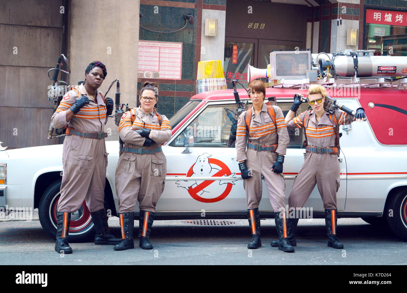 Ghostbusters 2016 kristen wiig hi-res stock photography and images - Alamy