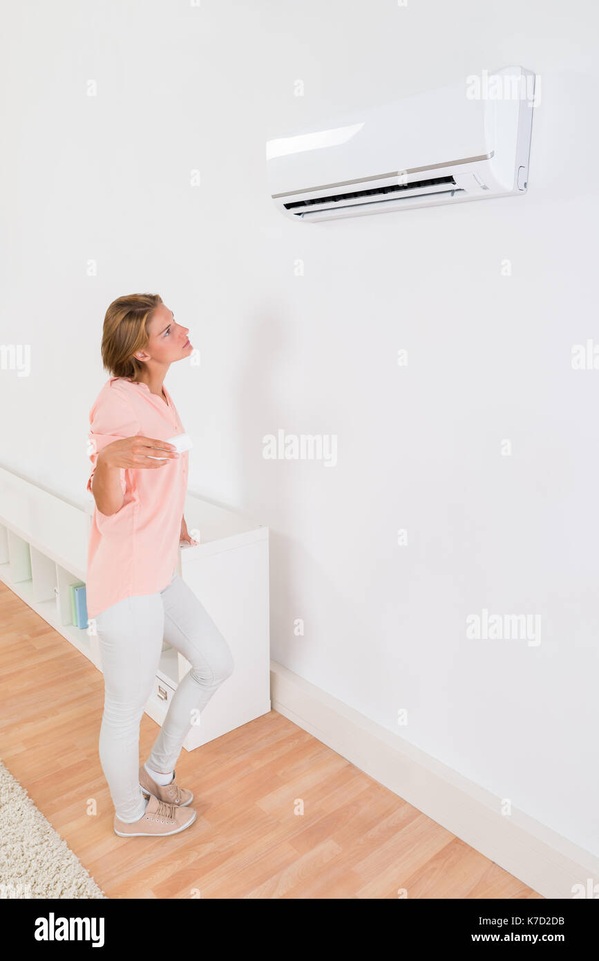 Lady operating hi-res stock photography and images - Alamy