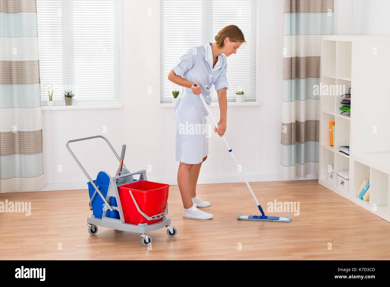 Housekeeper housekeeping cleaning hi-res stock photography and images ...