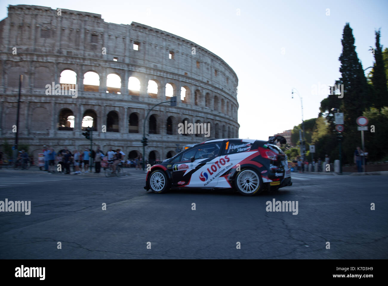 Rome, Italy. 15th Sep, 2017. Start and parade of the cars of the fifth ...