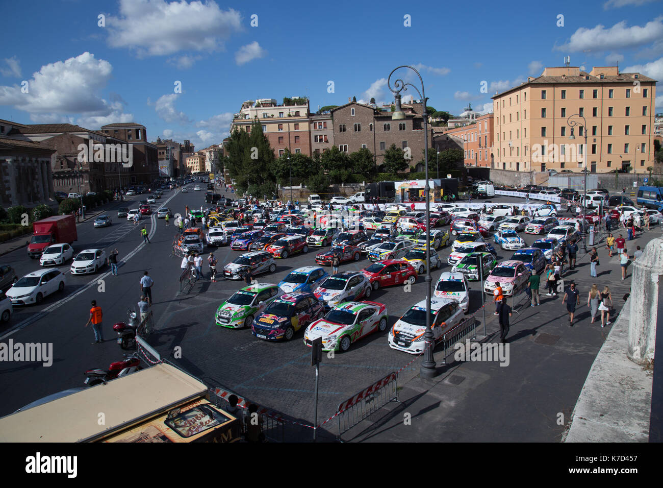 Rome, Italy. 15th Sep, 2017. Start and parade of the cars of the fifth ...
