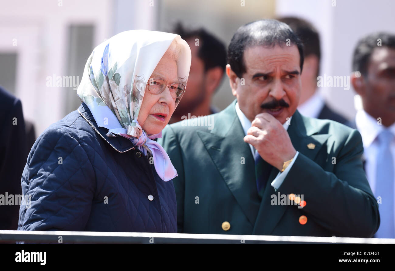 King hamad bin isa queen elizabeth hi-res stock photography and images ...