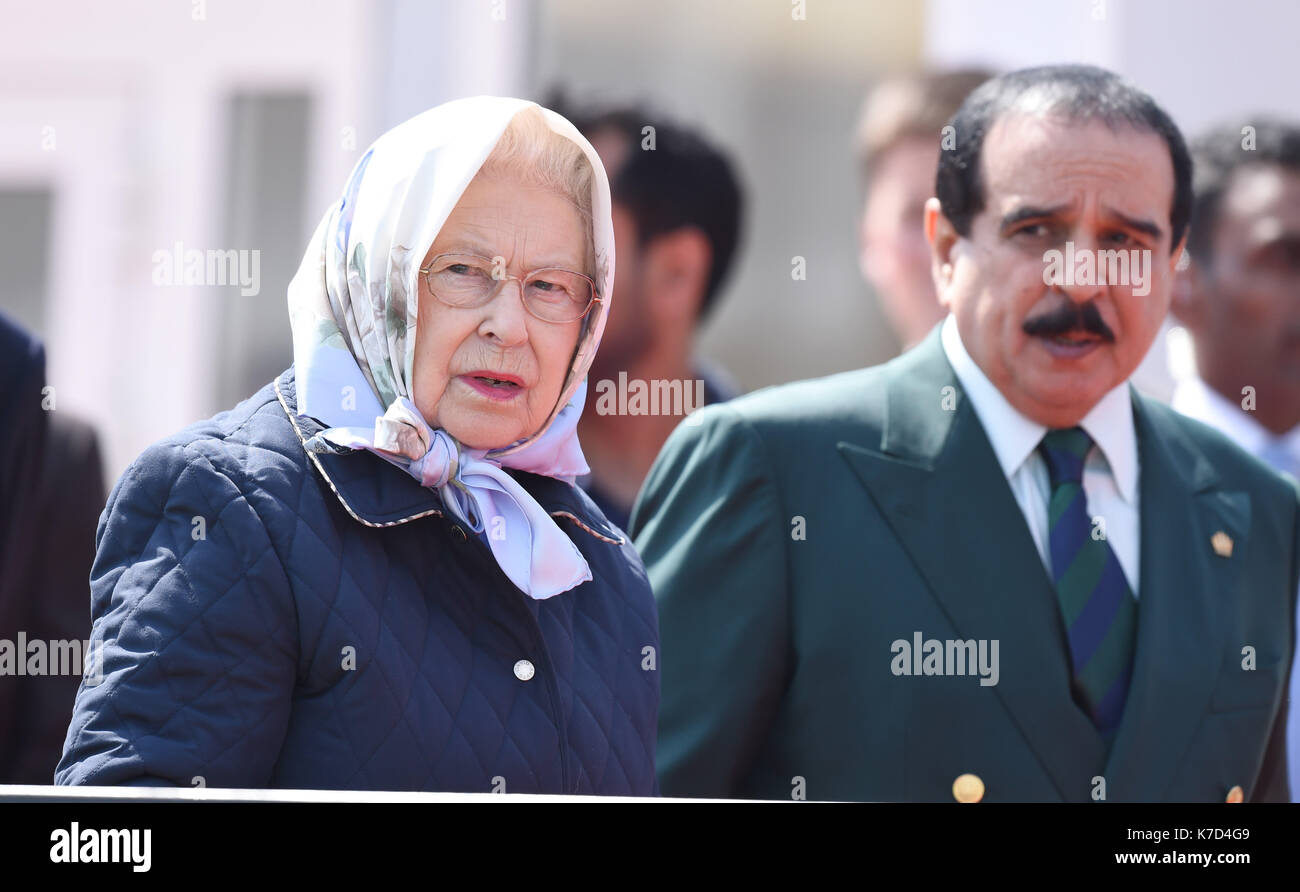 King hamad bin isa queen elizabeth hi-res stock photography and images ...