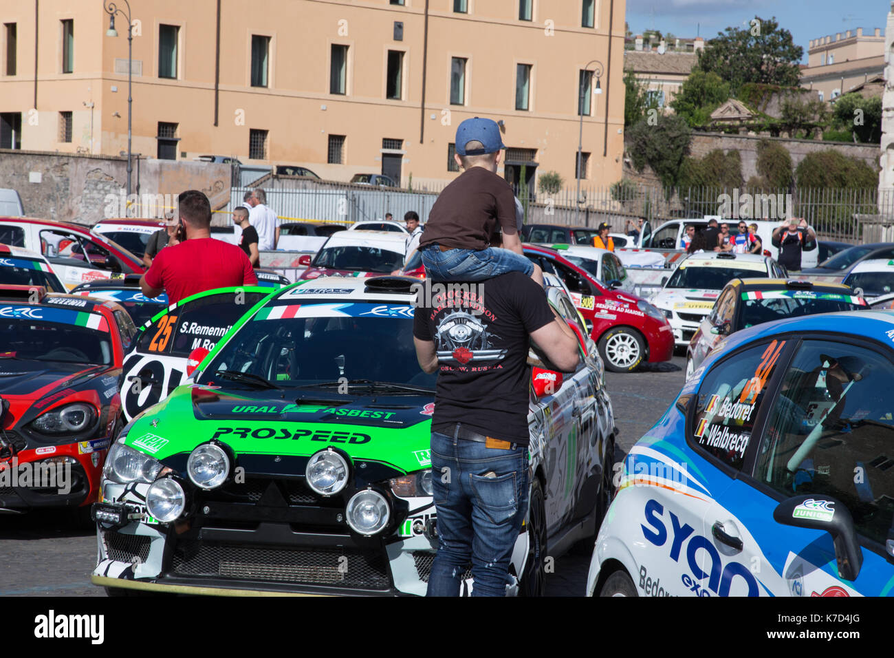 Rome, Italy. 15th Sep, 2017. Start and parade of the cars of the fifth ...